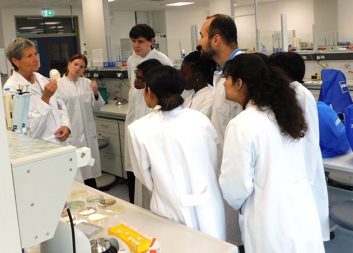 Schulung im Labor schafft Bewusstsein für Hygiene | Hochschule Emden/Leer